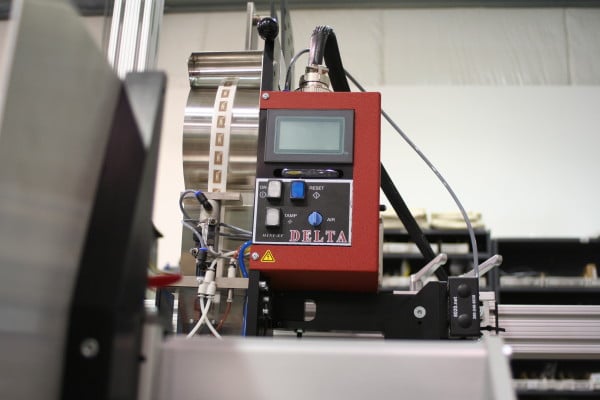 High-Speed Automatic Label Applicator Machines | EAM